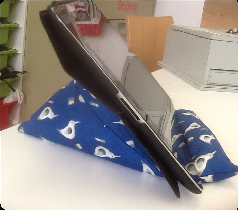 iPad/Kindle Rest Pattern – owl and sewing cat